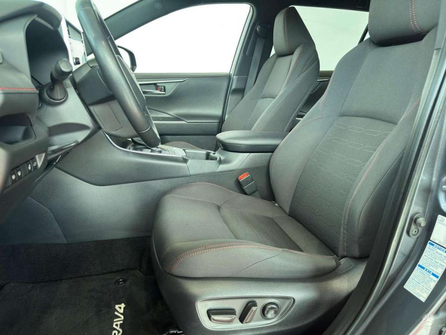 Grey Toyota RAV4 2022 in Siauliai, with an engine capacity of 2.49 L and mileage of 67 thousand km for 35900 €, photo 15 on AUTOMOTO.COM.LV
