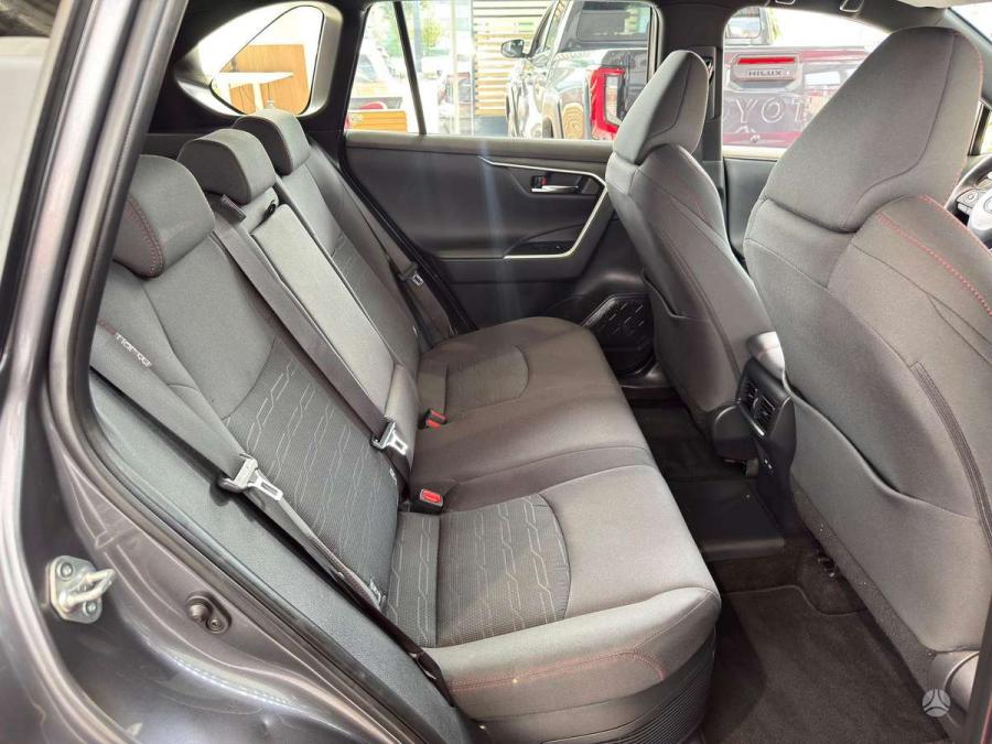 Grey Toyota RAV4 2022 in Siauliai, with an engine capacity of 2.49 L and mileage of 67 thousand km for 35900 €, photo 28 on AUTOMOTO.COM.LV