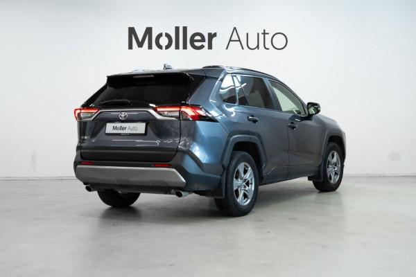 Тойота РАВ 4 2022 в Вильнюс на AUTOMOTO.COM.LV Серый Тойота РАВ 4 2022 в Вильнюс, объемом двигателя 2.00 л и пробегом 86 тыс. км за 25000 €, фото 4 на AUTOMOTO.COM.LV