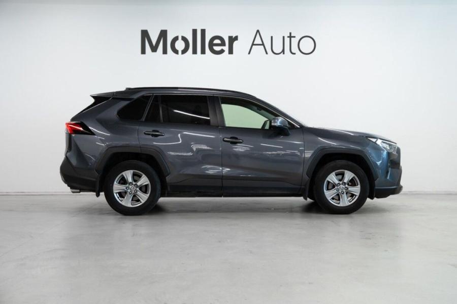 Grey Toyota RAV4 2022 in Vilnius, with an engine capacity of 2.00 L and mileage of 86 thousand km for 25000 €, photo 5 on AUTOMOTO.COM.LV