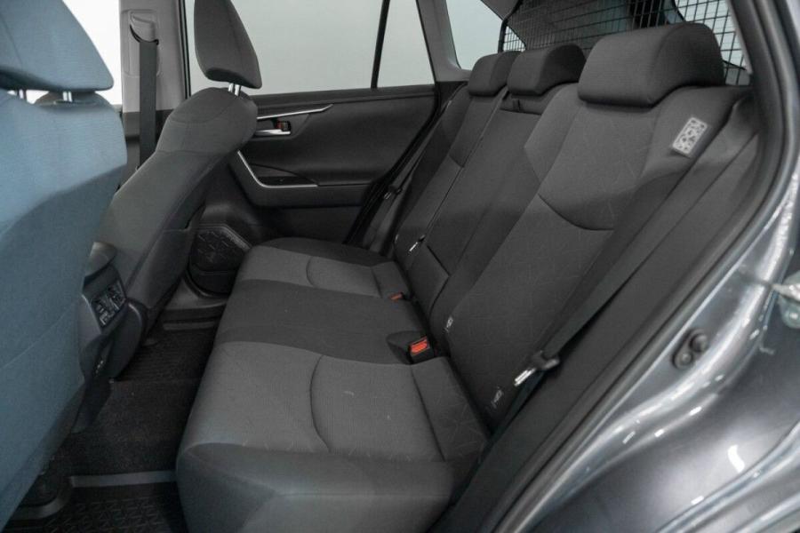 Grey Toyota RAV4 2022 in Vilnius, with an engine capacity of 2.00 L and mileage of 86 thousand km for 25000 €, photo 19 on AUTOMOTO.COM.LV
