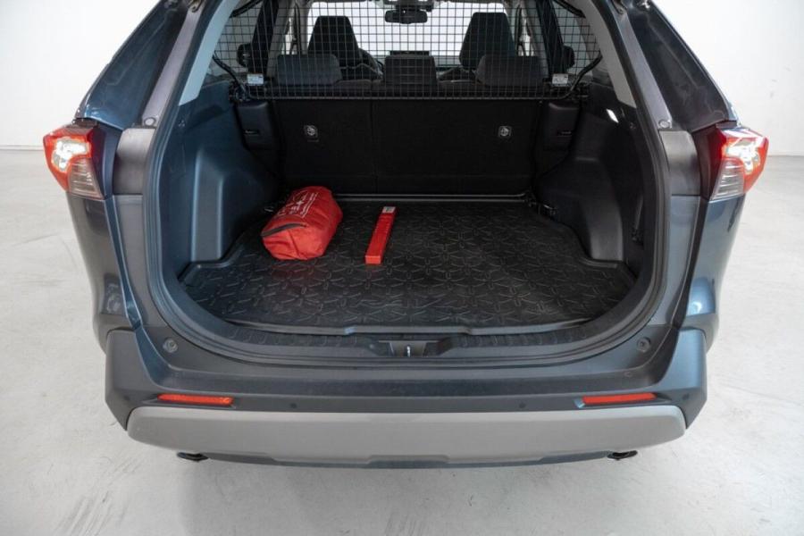 Grey Toyota RAV4 2022 in Vilnius, with an engine capacity of 2.00 L and mileage of 86 thousand km for 25000 €, photo 20 on AUTOMOTO.COM.LV