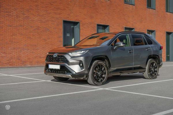 Тойота РАВ 4 2022 в Клайпеда на AUTOMOTO.COM.LV Серый Тойота РАВ 4 2022 в Клайпеда, объемом двигателя 2.49 л и пробегом 90 тыс. км за 33500 €, фото 1 на AUTOMOTO.COM.LV