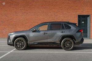 Grey Toyota RAV4 2022 in Klaipeda, with an engine capacity of 2.49 L and mileage of 90 thousand km for 33500 €, photo 6 on AUTOMOTO.COM.LV