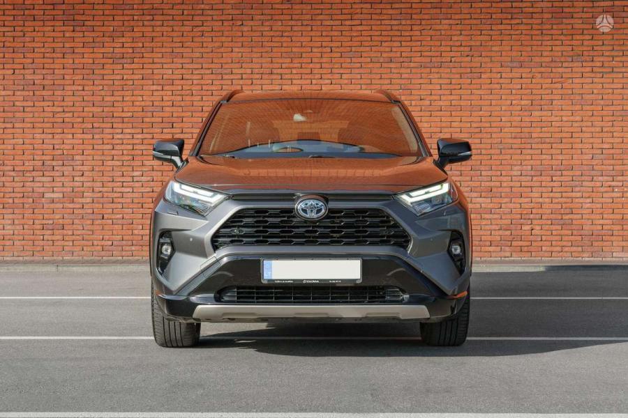 Grey Toyota RAV4 2022 in Klaipeda, with an engine capacity of 2.49 L and mileage of 90 thousand km for 33500 €, photo 8 on AUTOMOTO.COM.LV