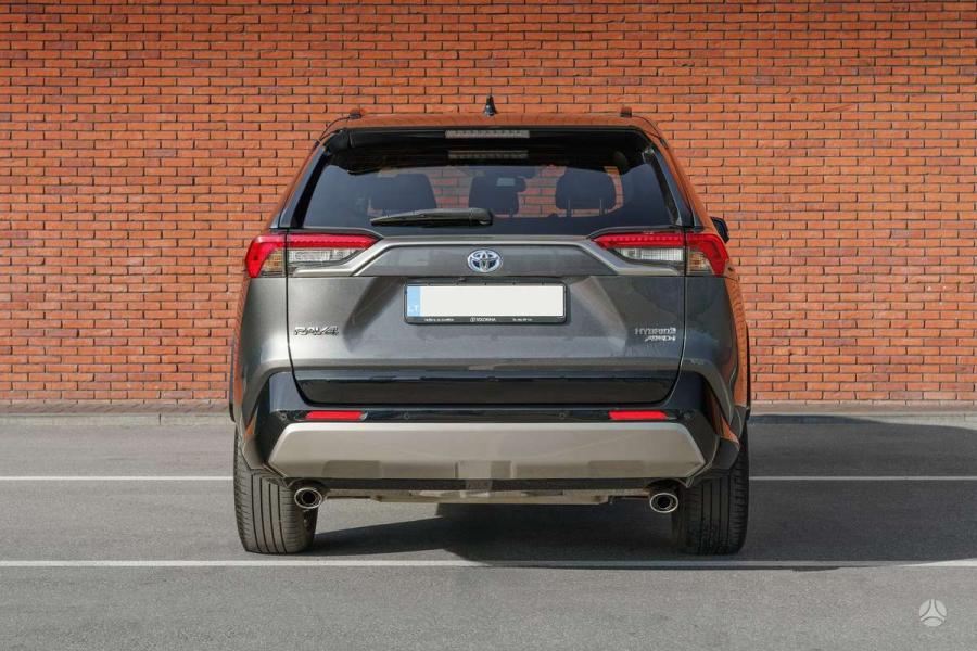 Grey Toyota RAV4 2022 in Klaipeda, with an engine capacity of 2.49 L and mileage of 90 thousand km for 33500 €, photo 11 on AUTOMOTO.COM.LV