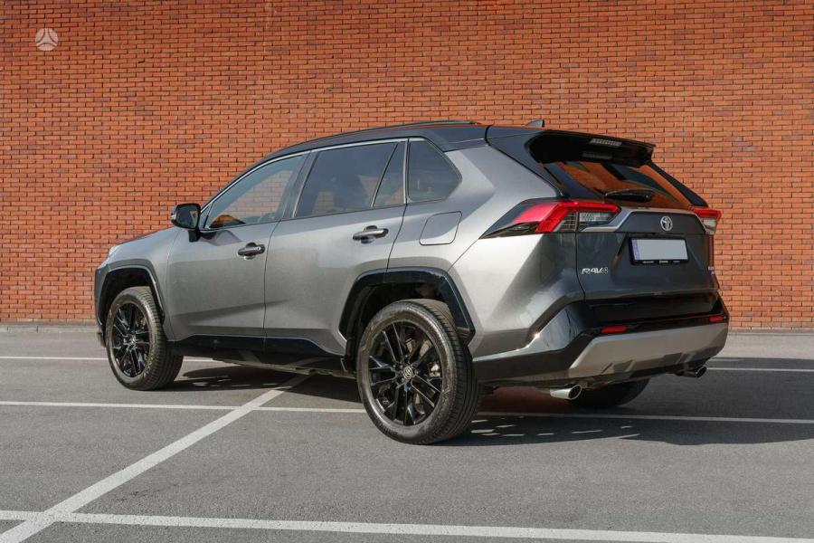 Grey Toyota RAV4 2022 in Klaipeda, with an engine capacity of 2.49 L and mileage of 90 thousand km for 33500 €, photo 15 on AUTOMOTO.COM.LV