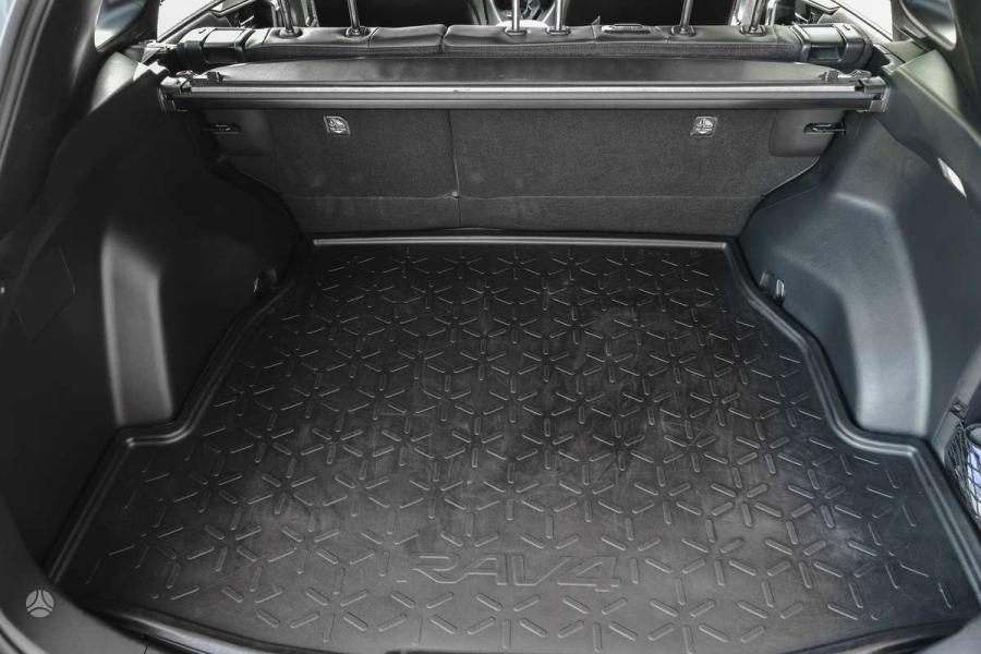 Grey Toyota RAV4 2022 in Klaipeda, with an engine capacity of 2.49 L and mileage of 90 thousand km for 33500 €, photo 49 on AUTOMOTO.COM.LV
