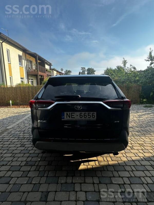Grey Toyota RAV4 2022 in Riga, with an engine capacity of 2.00 L and mileage of 40 thousand km for 29500 €, photo 6 on AUTOMOTO.COM.LV