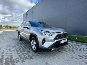 Grey Toyota RAV4 2022 in Klaipeda, with an engine capacity of 2.49 L and mileage of 43 thousand km for 29000 €, photo 3 on AUTOMOTO.COM.LV