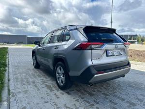 Grey Toyota RAV4 2022 in Klaipeda, with an engine capacity of 2.49 L and mileage of 43 thousand km for 29000 €, photo 4 on AUTOMOTO.COM.LV