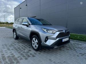 Grey Toyota RAV4 2022 in Klaipeda, with an engine capacity of 2.49 L and mileage of 43 thousand km for 29000 €, photo 6 on AUTOMOTO.COM.LV