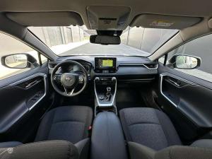 Grey Toyota RAV4 2022 in Klaipeda, with an engine capacity of 2.49 L and mileage of 43 thousand km for 29000 €, photo 8 on AUTOMOTO.COM.LV