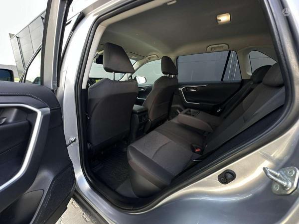 Grey Toyota RAV4 2022 in Klaipeda, with an engine capacity of 2.49 L and mileage of 43 thousand km for 29000 €, photo 9 on AUTOMOTO.COM.LV