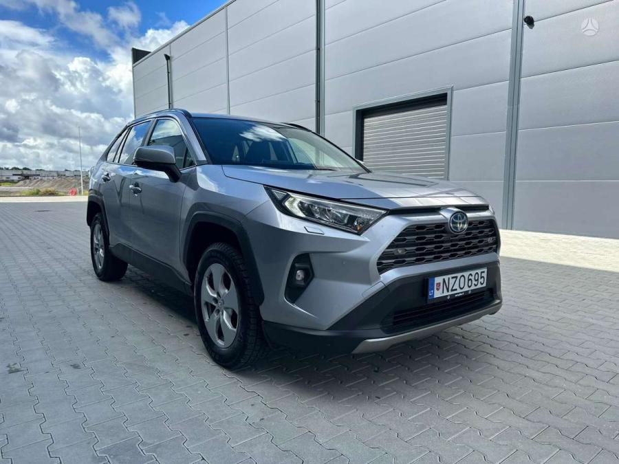 Grey Toyota RAV4 2022 in Klaipeda, with an engine capacity of 2.49 L and mileage of 43 thousand km for 29000 €, photo 13 on AUTOMOTO.COM.LV