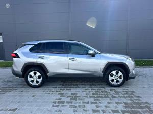 Grey Toyota RAV4 2022 in Klaipeda, with an engine capacity of 2.49 L and mileage of 43 thousand km for 29000 €, photo 14 on AUTOMOTO.COM.LV