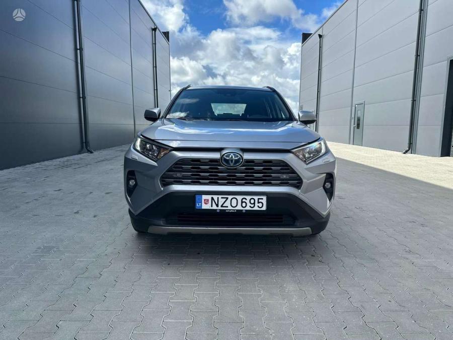 Grey Toyota RAV4 2022 in Klaipeda, with an engine capacity of 2.49 L and mileage of 43 thousand km for 29000 €, photo 16 on AUTOMOTO.COM.LV