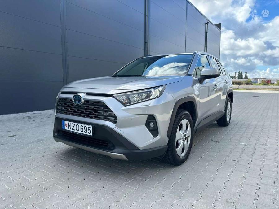 Grey Toyota RAV4 2022 in Klaipeda, with an engine capacity of 2.49 L and mileage of 43 thousand km for 29000 €, photo 17 on AUTOMOTO.COM.LV
