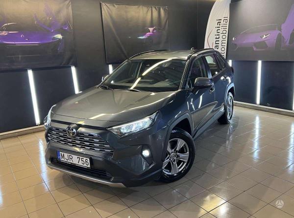 Grey Toyota RAV4 2022 in Vilnius, with an engine capacity of 2.00 L and mileage of 131 thousand km for 22950 €, photo 1 on AUTOMOTO.COM.LV