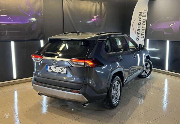 Grey Toyota RAV4 2022 in Vilnius, with an engine capacity of 2.00 L and mileage of 131 thousand km for 22950 €, photo 3 on AUTOMOTO.COM.LV