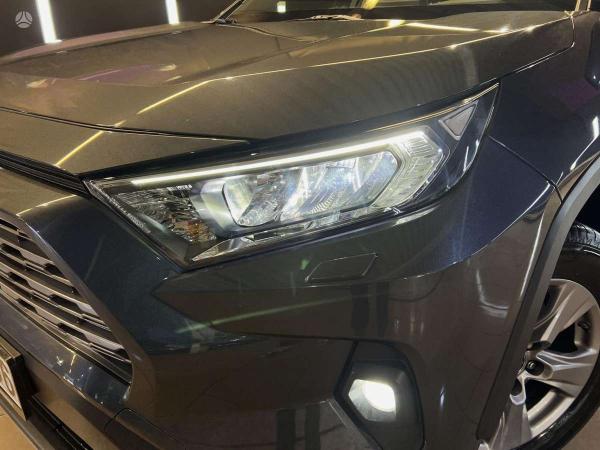 Grey Toyota RAV4 2022 in Vilnius, with an engine capacity of 2.00 L and mileage of 131 thousand km for 22950 €, photo 4 on AUTOMOTO.COM.LV