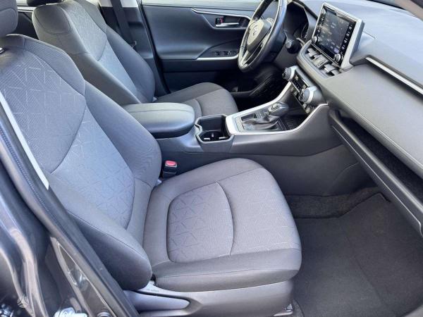 Grey Toyota RAV4 2022 in Vilnius, with an engine capacity of 2.00 L and mileage of 131 thousand km for 22950 €, photo 7 on AUTOMOTO.COM.LV