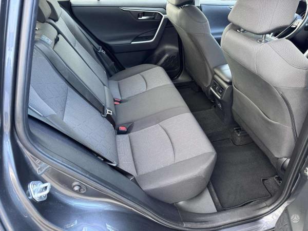 Grey Toyota RAV4 2022 in Vilnius, with an engine capacity of 2.00 L and mileage of 131 thousand km for 22950 €, photo 8 on AUTOMOTO.COM.LV