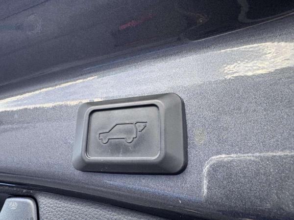Grey Toyota RAV4 2022 in Vilnius, with an engine capacity of 2.00 L and mileage of 131 thousand km for 22950 €, photo 10 on AUTOMOTO.COM.LV