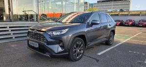 Grey Toyota RAV4 2022 in Vilnius, with an engine capacity of 2.49 L and mileage of 117 thousand km for 29980 €, photo 3 on AUTOMOTO.COM.LV