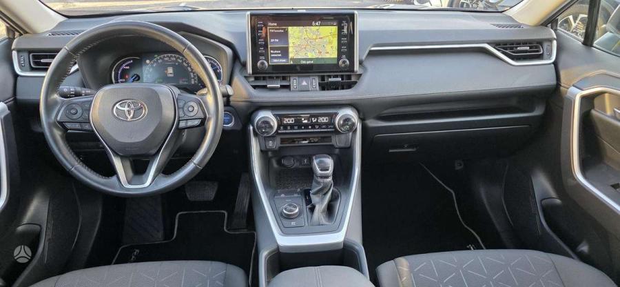 Grey Toyota RAV4 2022 in Vilnius, with an engine capacity of 2.49 L and mileage of 117 thousand km for 29980 €, photo 8 on AUTOMOTO.COM.LV