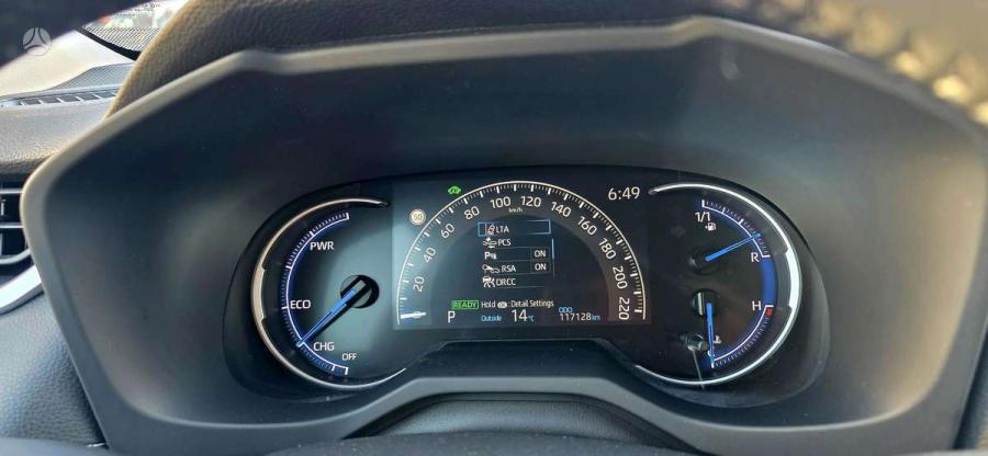 Grey Toyota RAV4 2022 in Vilnius, with an engine capacity of 2.49 L and mileage of 117 thousand km for 29980 €, photo 13 on AUTOMOTO.COM.LV