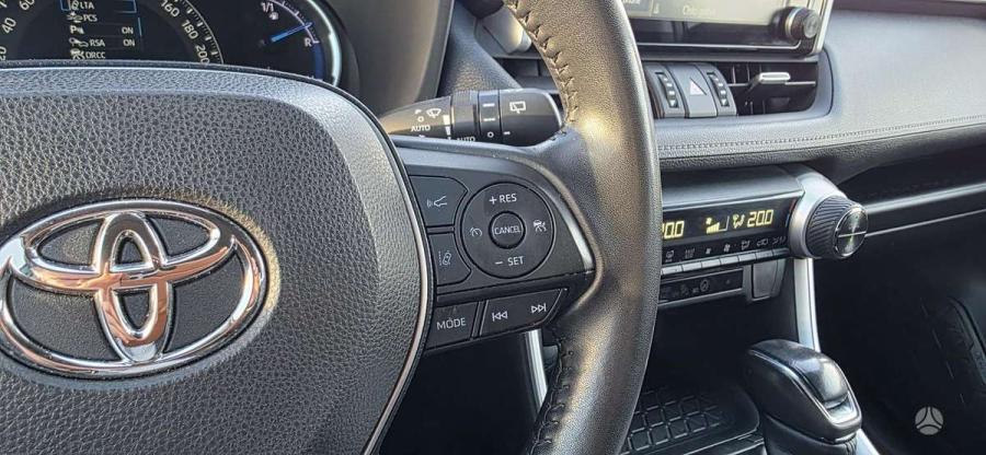 Grey Toyota RAV4 2022 in Vilnius, with an engine capacity of 2.49 L and mileage of 117 thousand km for 29980 €, photo 15 on AUTOMOTO.COM.LV