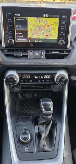 Grey Toyota RAV4 2022 in Vilnius, with an engine capacity of 2.49 L and mileage of 117 thousand km for 29980 €, photo 16 on AUTOMOTO.COM.LV
