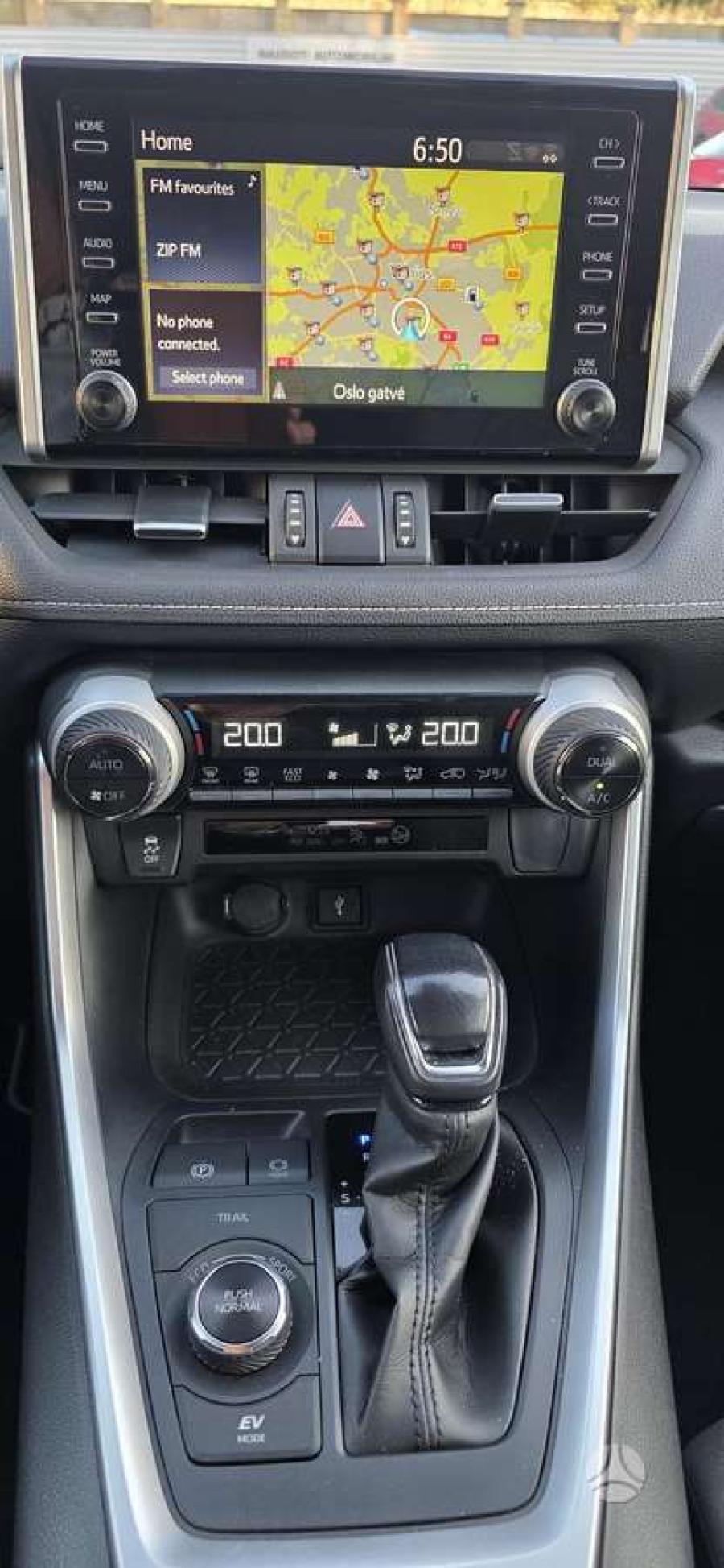 Grey Toyota RAV4 2022 in Vilnius, with an engine capacity of 2.49 L and mileage of 117 thousand km for 29980 €, photo 16 on AUTOMOTO.COM.LV