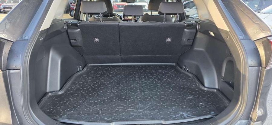 Grey Toyota RAV4 2022 in Vilnius, with an engine capacity of 2.49 L and mileage of 117 thousand km for 29980 €, photo 25 on AUTOMOTO.COM.LV