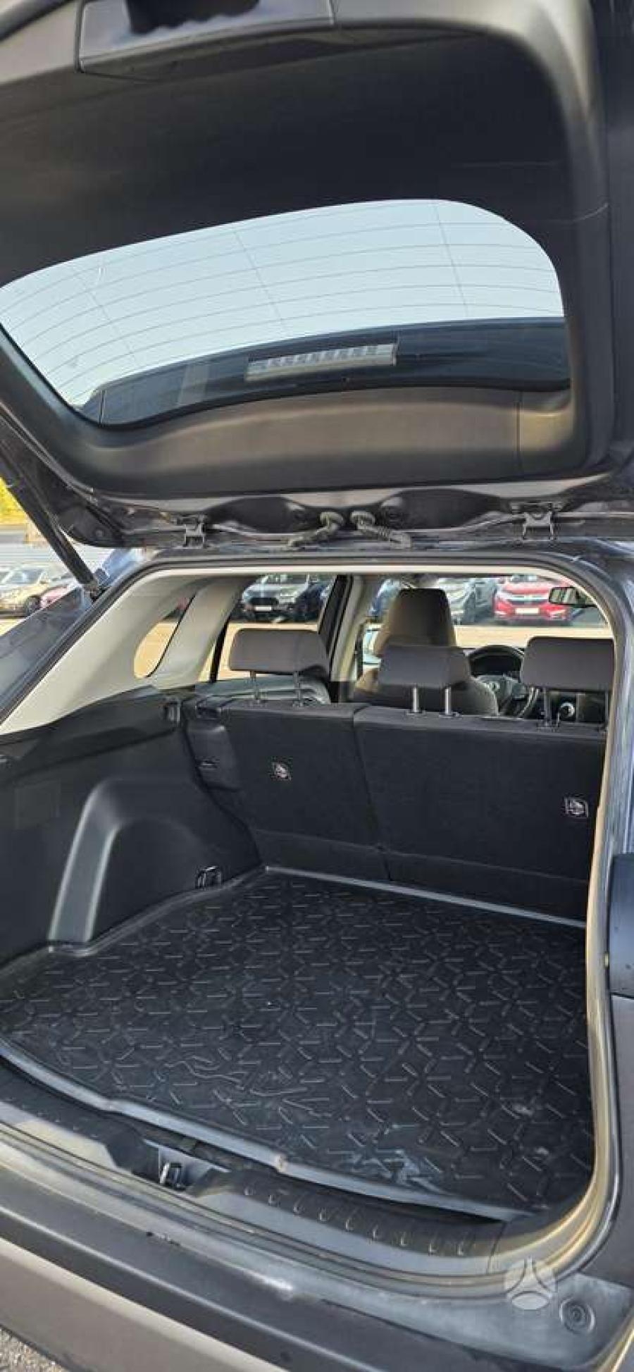 Grey Toyota RAV4 2022 in Vilnius, with an engine capacity of 2.49 L and mileage of 117 thousand km for 29980 €, photo 26 on AUTOMOTO.COM.LV