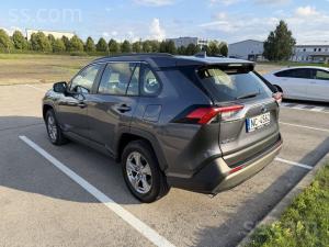 Pelēks Toyota RAV4 2022 Rīga, ar dzinēja tilpumu 2.50 L un nobraukumu 77 tūkst. km par 26950 €, foto 4 vietnē AUTOMOTO.COM.LV