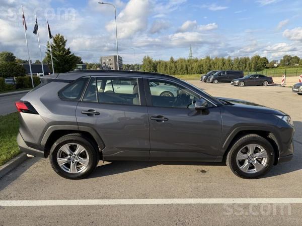 Тойота РАВ 4 2022 в Рига на AUTOMOTO.COM.LV Серый Тойота РАВ 4 2022 в Рига, объемом двигателя 2.50 л и пробегом 77 тыс. км за 26950 €, фото 7 на AUTOMOTO.COM.LV
