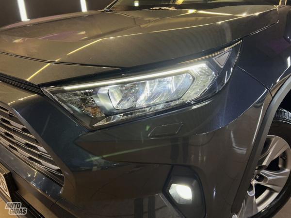Pelēks Toyota RAV4 2022 Avižieniai, ar dzinēja tilpumu 2.00 L un nobraukumu 131 tūkst. km par 22950 €, foto 4 vietnē AUTOMOTO.COM.LV