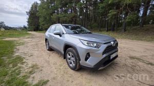 Grey Toyota RAV4 2022 in Riga, with an engine capacity of 2.50 L and mileage of 118 thousand km for 26200 €, photo  on AUTOMOTO.COM.LV