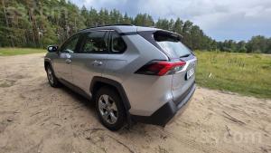 Grey Toyota RAV4 2022 in Riga, with an engine capacity of 2.50 L and mileage of 118 thousand km for 26200 €, photo 6 on AUTOMOTO.COM.LV