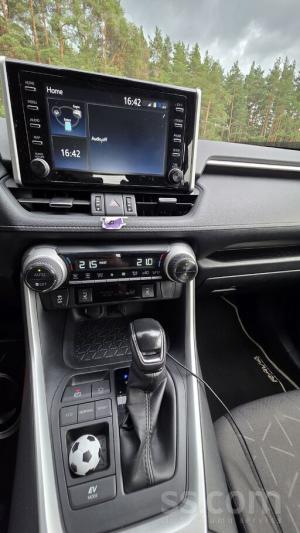 Grey Toyota RAV4 2022 in Riga, with an engine capacity of 2.50 L and mileage of 118 thousand km for 26200 €, photo 7 on AUTOMOTO.COM.LV