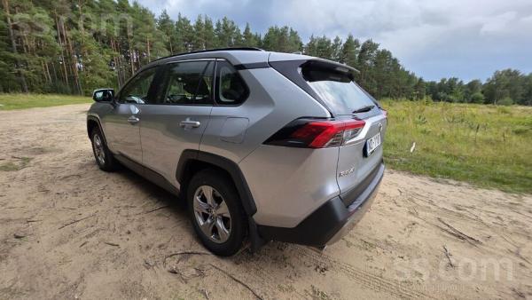 Grey Toyota RAV4 2022 in Riga, with an engine capacity of 2.50 L and mileage of 118 thousand km for 26200 €, photo 6 on AUTOMOTO.COM.LV