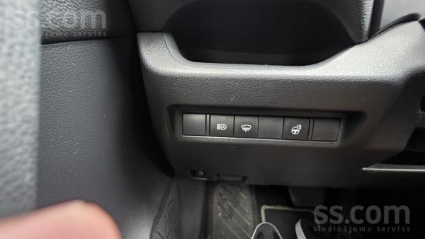 Grey Toyota RAV4 2022 in Riga, with an engine capacity of 2.50 L and mileage of 118 thousand km for 26200 €, photo 9 on AUTOMOTO.COM.LV