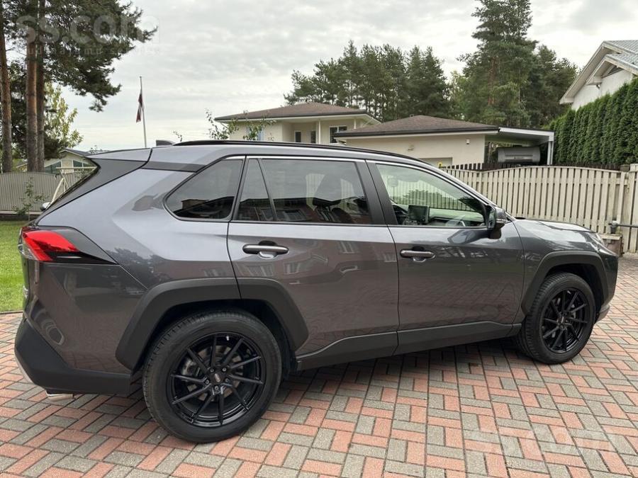 Pelēks Toyota RAV4 2022 Rīga, ar dzinēja tilpumu 2.50 L un nobraukumu 67 tūkst. km par 34850 €, foto 5 vietnē AUTOMOTO.COM.LV