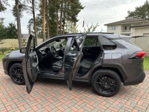 Pelēks Toyota RAV4 2022 Rīga, ar dzinēja tilpumu 2.50 L un nobraukumu 67 tūkst. km par 34850 €, foto 8 vietnē AUTOMOTO.COM.LV