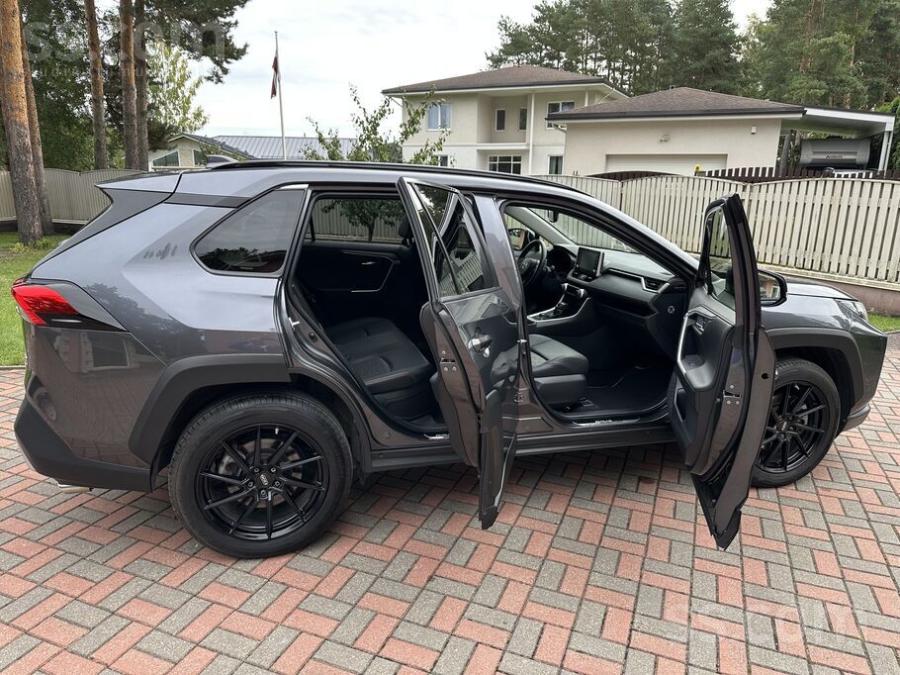 Pelēks Toyota RAV4 2022 Rīga, ar dzinēja tilpumu 2.50 L un nobraukumu 67 tūkst. km par 34850 €, foto 9 vietnē AUTOMOTO.COM.LV