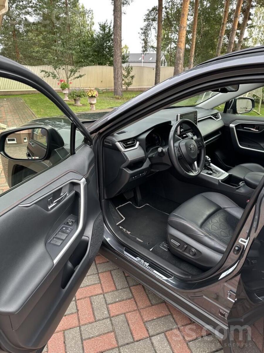 Pelēks Toyota RAV4 2022 Rīga, ar dzinēja tilpumu 2.50 L un nobraukumu 67 tūkst. km par 34850 €, foto 14 vietnē AUTOMOTO.COM.LV