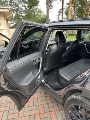 Pelēks Toyota RAV4 2022 Rīga, ar dzinēja tilpumu 2.50 L un nobraukumu 67 tūkst. km par 34850 €, foto 15 vietnē AUTOMOTO.COM.LV