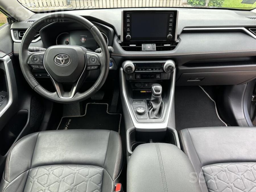 Pelēks Toyota RAV4 2022 Rīga, ar dzinēja tilpumu 2.50 L un nobraukumu 67 tūkst. km par 34850 €, foto 20 vietnē AUTOMOTO.COM.LV